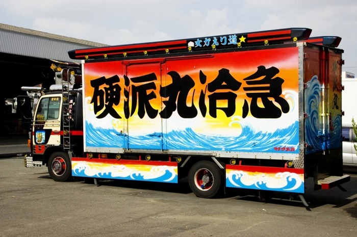 Dekotora: The Ridiculously Decorated Trucks of Japan | Amusing Planet